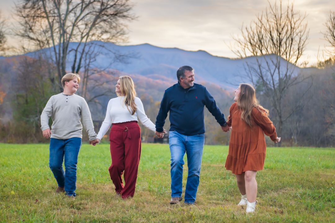 The Spann Family’s Memorable Session at Emert’s Cove Covered Bridge ...